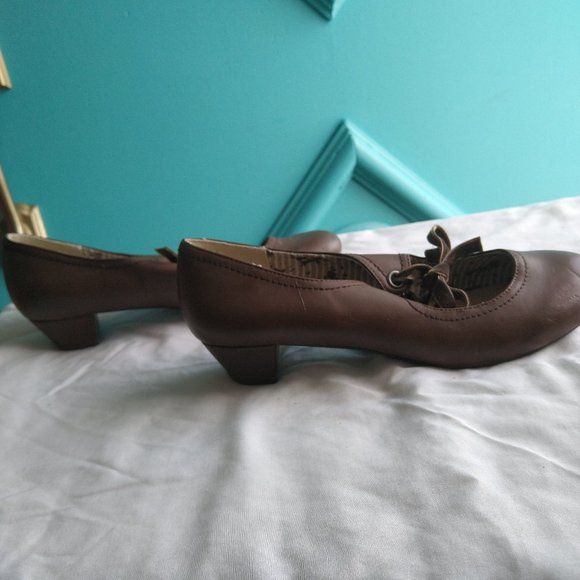 Restricted | Shoes | Restricted Heels Size 8 With Bow Ties In Brown ...